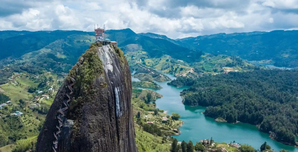 Guatapé Travel Guide: Ultimate Tips & Stunning El Peñol